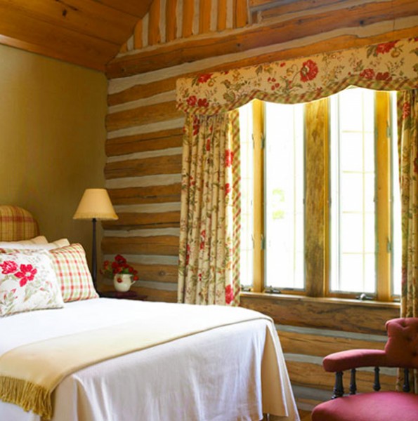 Traditional Home Design with Classic Wooden Furnitures | HomeMydesign