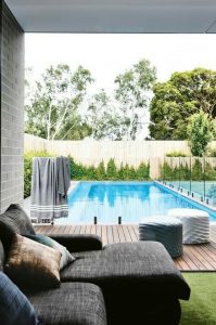 42 Comfy Pool Seating Ideas You'll Love | HomeMydesign