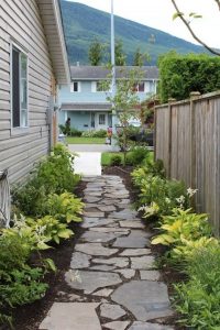 35 Exciting Side House Garden Ideas With Walkway | HomeMydesign