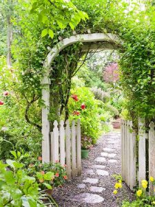 37 Garden Gate And Pathway Ideas To Beautify Your Garden | HomeMydesign