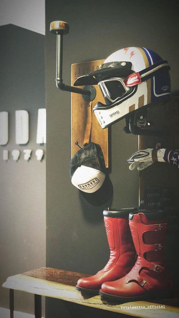 10 Helmet Storage Ideas With Industrial Style Look | HomeMydesign