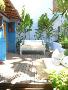 20 Beach Style Backyard Ideas Like A Holiday | HomeMydesign