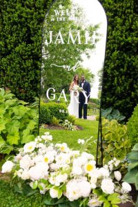 22 Unique And Aesthetic Mirror Ideas For Your Wedding | HomeMydesign