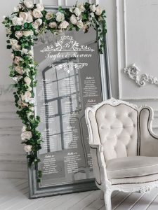 22 Unique And Aesthetic Mirror Ideas For Your Wedding | HomeMydesign