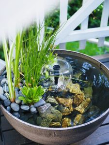 20 Easy DIY Balcony Pond Ideas For Small Oasis | HomeMydesign